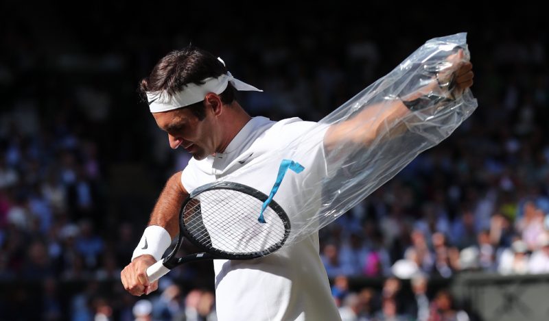 WATCH: Roger Federer gives the new Wilson Clash racket a try - Tennis365