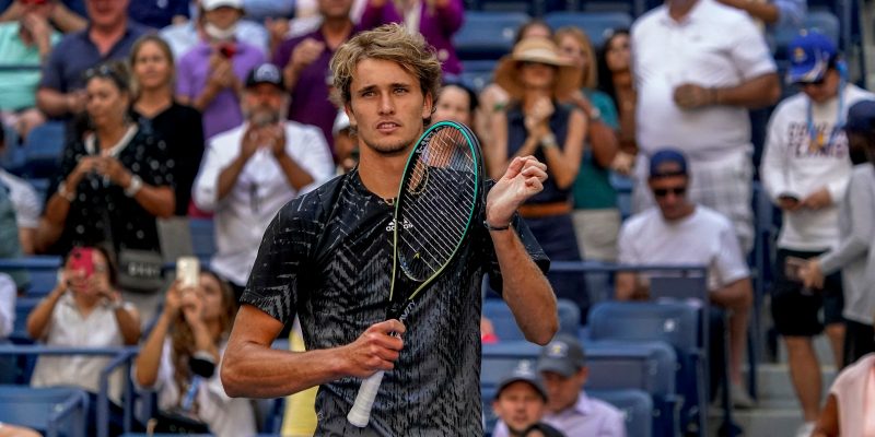 Stefanos Tsitsipas with an incredible racket break in Hamburg Open defeat
