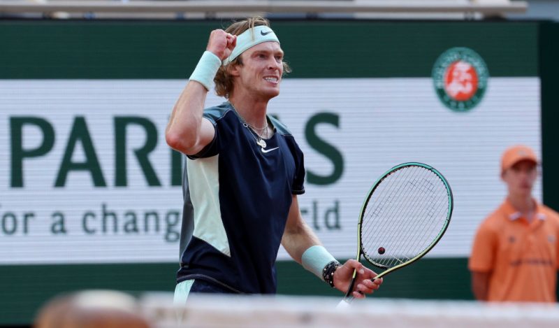 What racket does Andrey Rublev use?