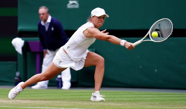 What shoes do the WTA's top ten players play in