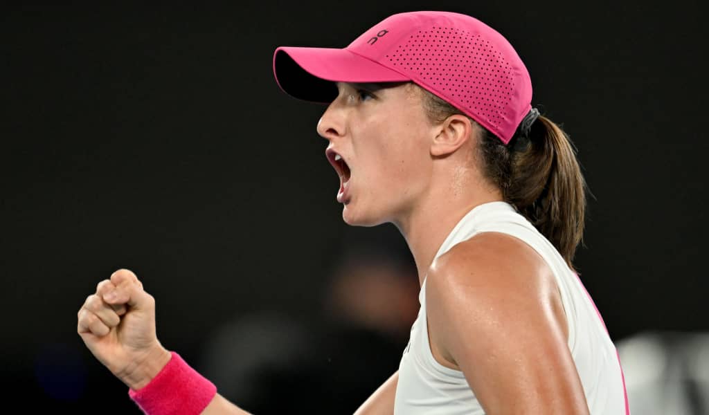 Iga Swiatek hoping to emulate Novak Djokovic and Rafael Nadal after surviving huge scare