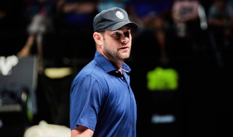 Former world No 1 reveals he was 'robbed' by a police officer in Russia